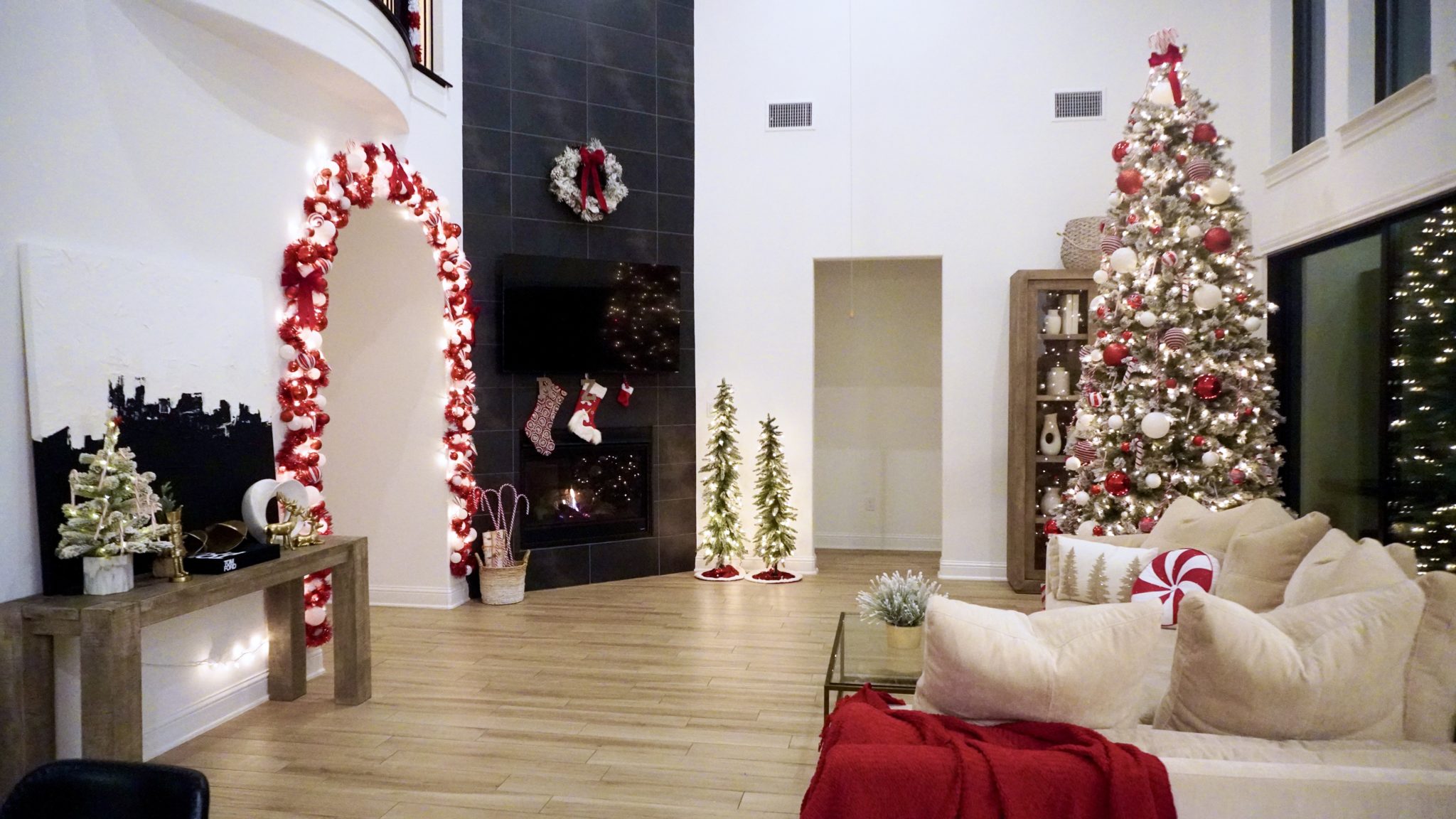 My Candy Cane Themed Christmas Decor - ravenelysetv.com